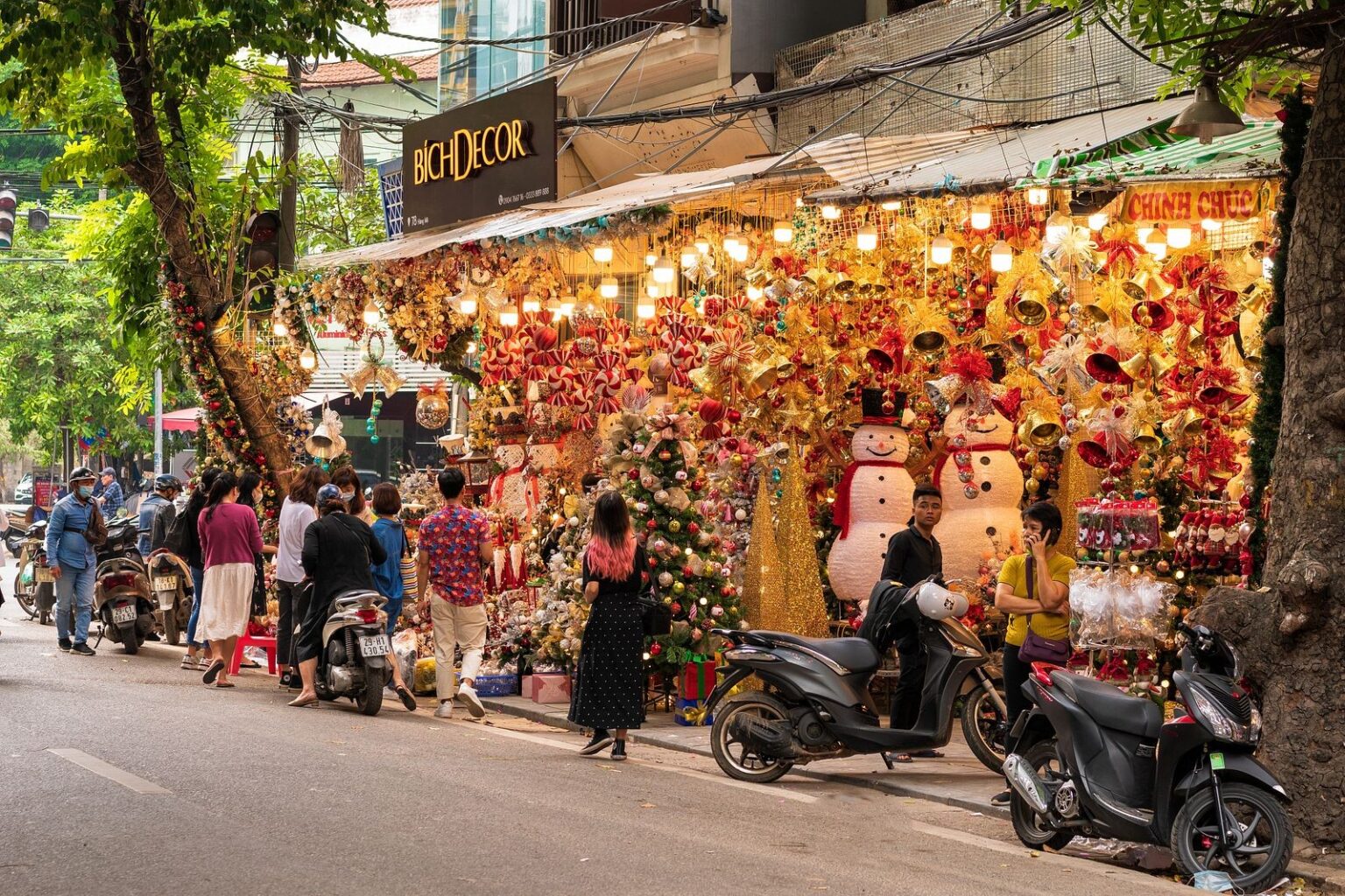 Christmas in Hanoi: A Local’s Festive Guide - Little Charm Hostel ...